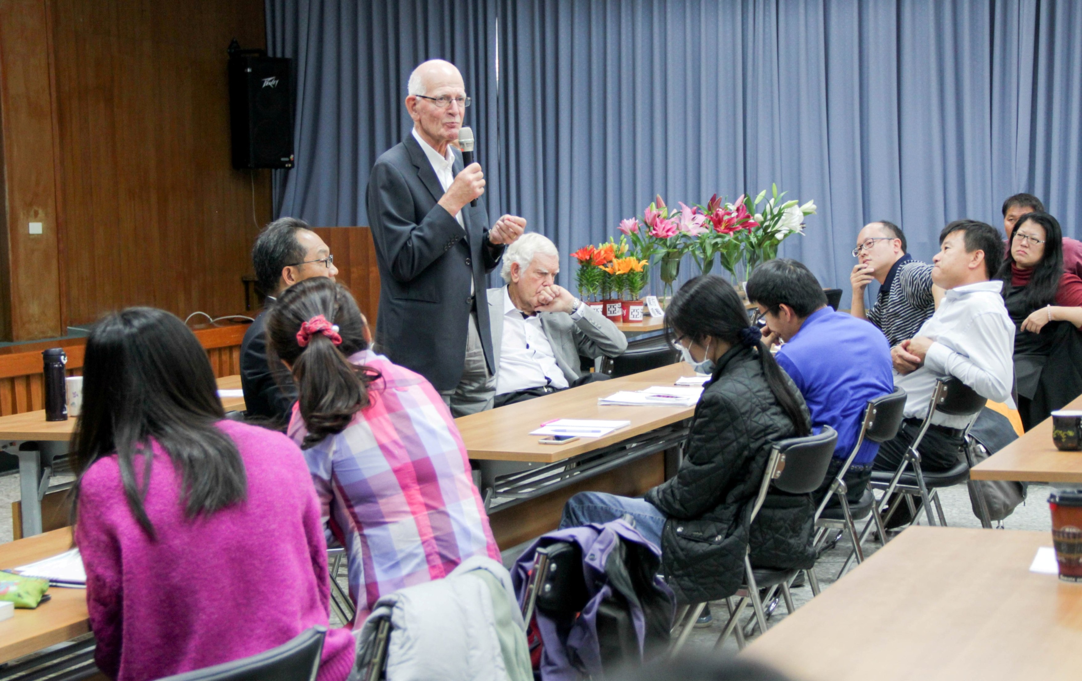 2016-12-13 邀請荷蘭百合育種及國際農業專家蒞臨專題演講 (臺中區農業改良場)